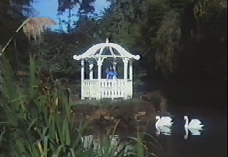 The Bloody Pit of Horror: Kamillions (1990)