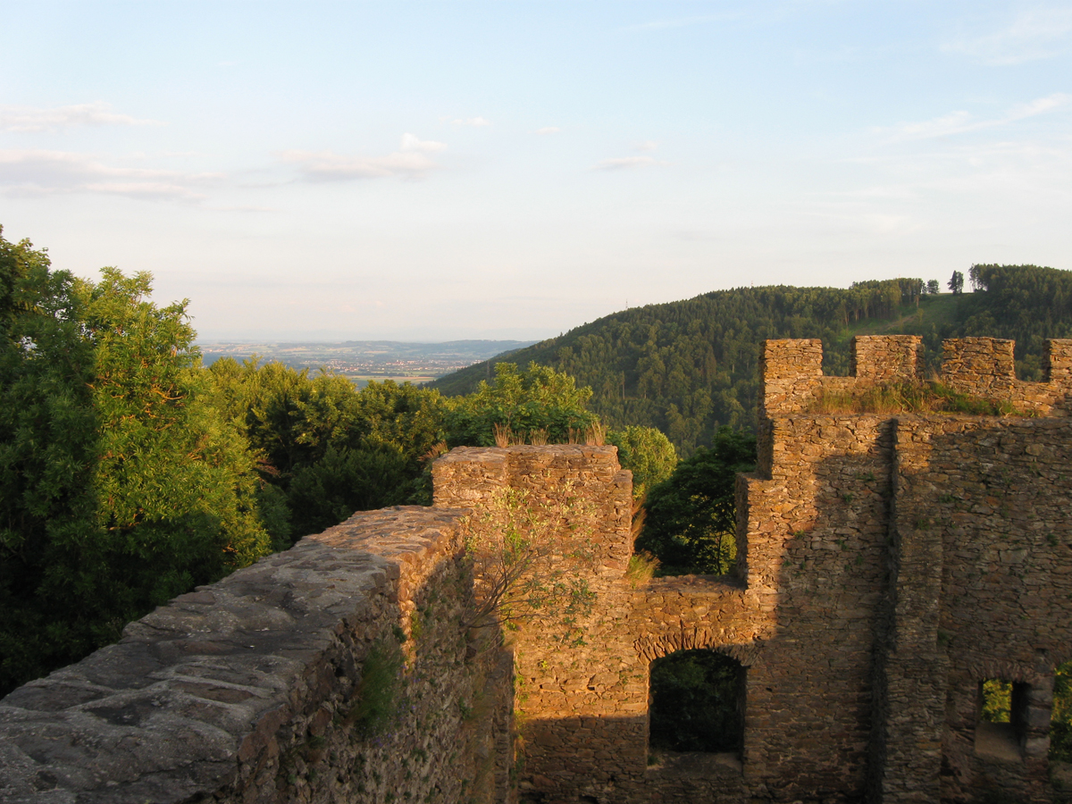 Burgbelagerung: Burgruine Stauf