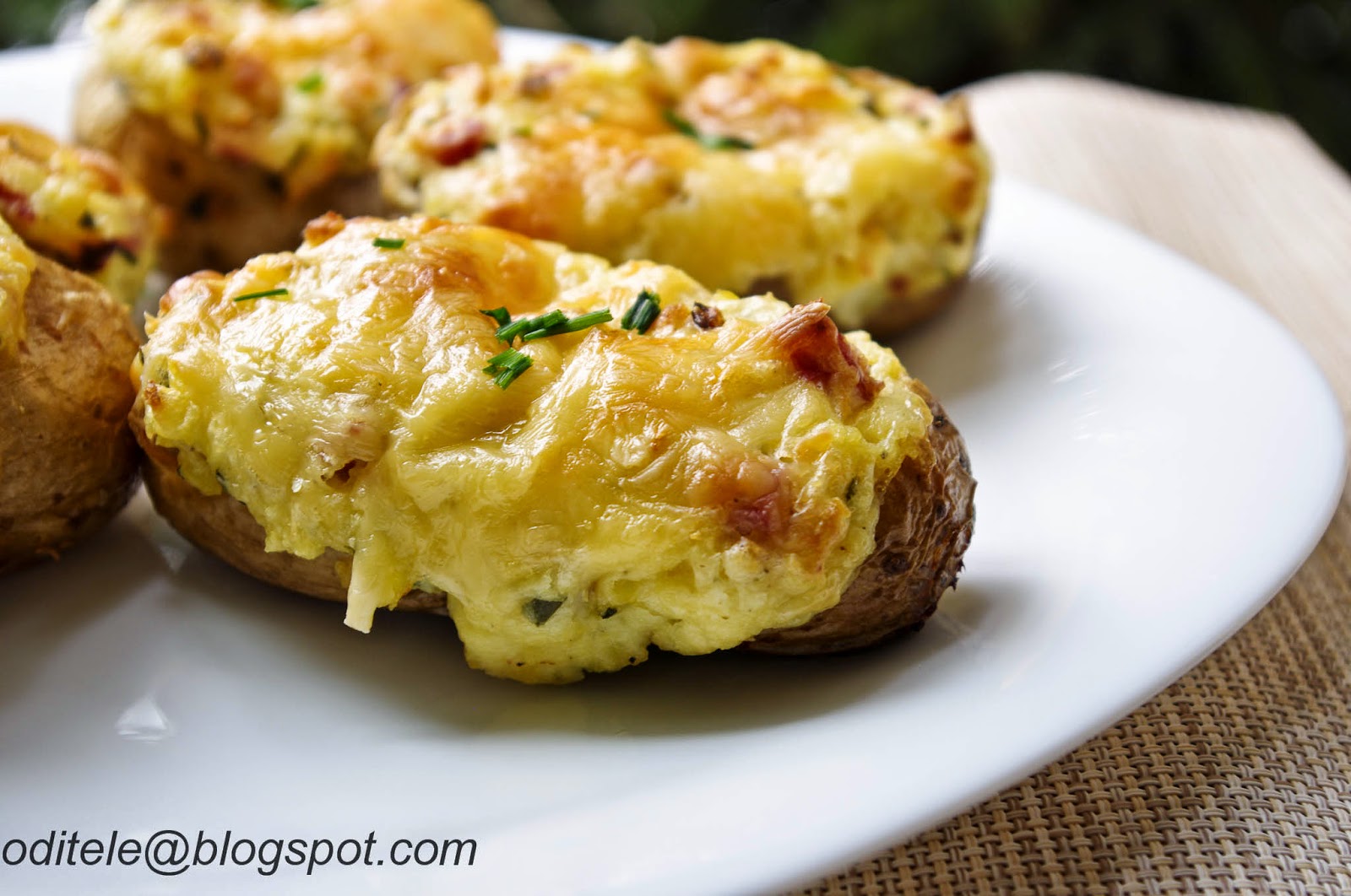 Oditėlės blogas: ĮDARYTOS ORKAITĖJE KEPTOS BULVĖS