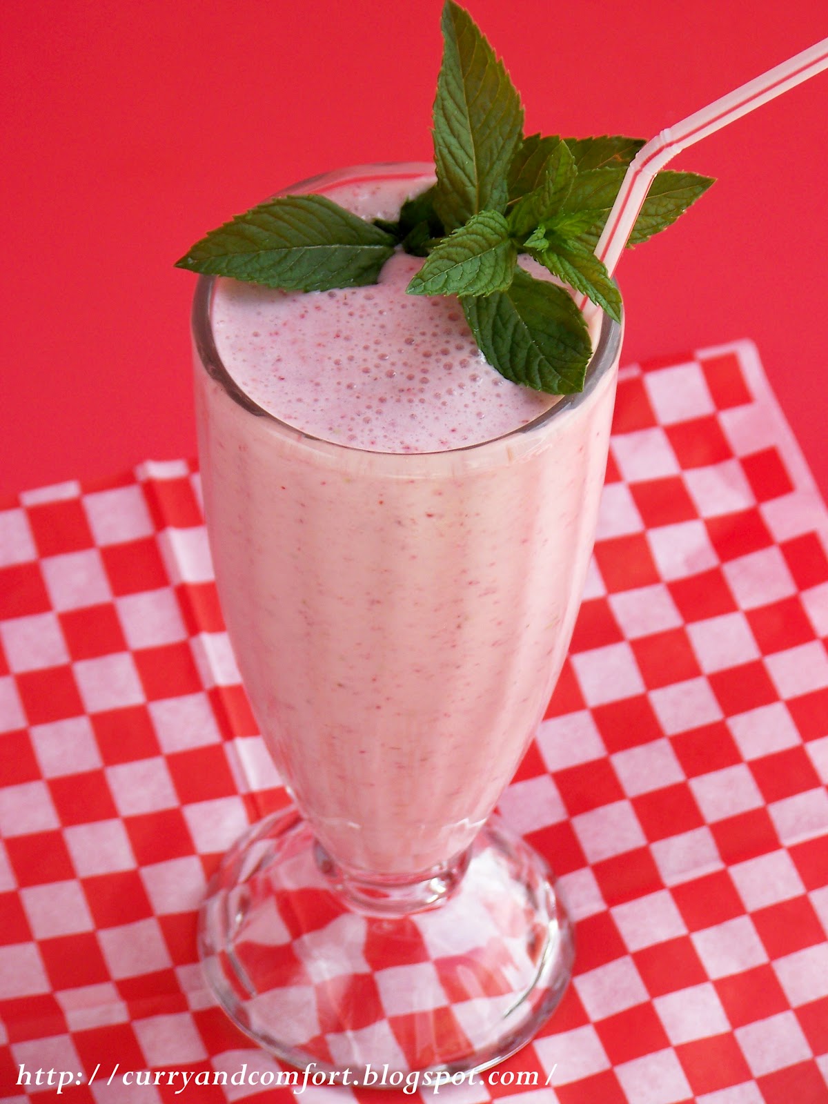 Kitchen Simmer: Strawberry Yogurt Milkshake