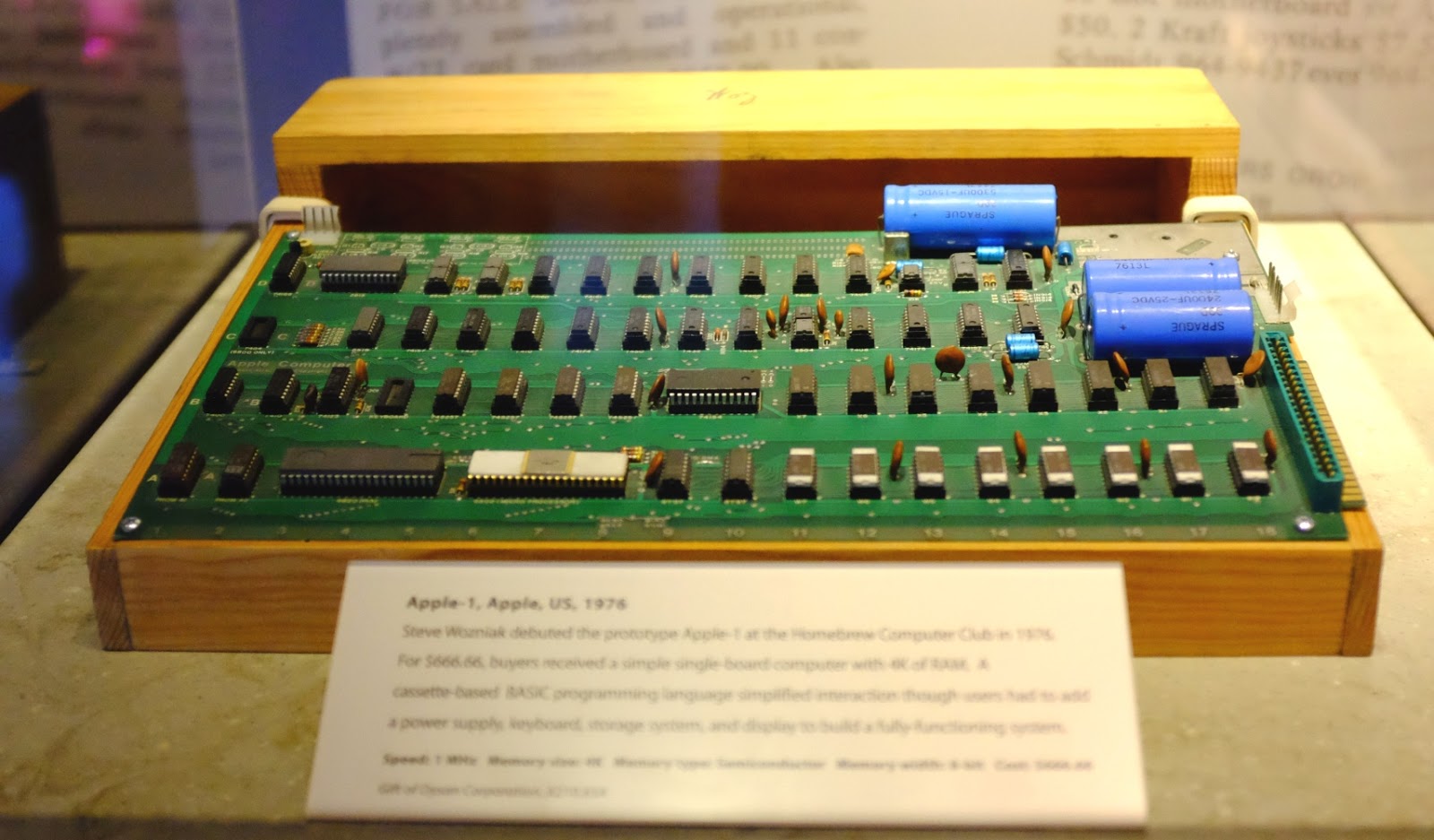 Retromobe - retro mobile phones and other gadgets: Apple I (1976)