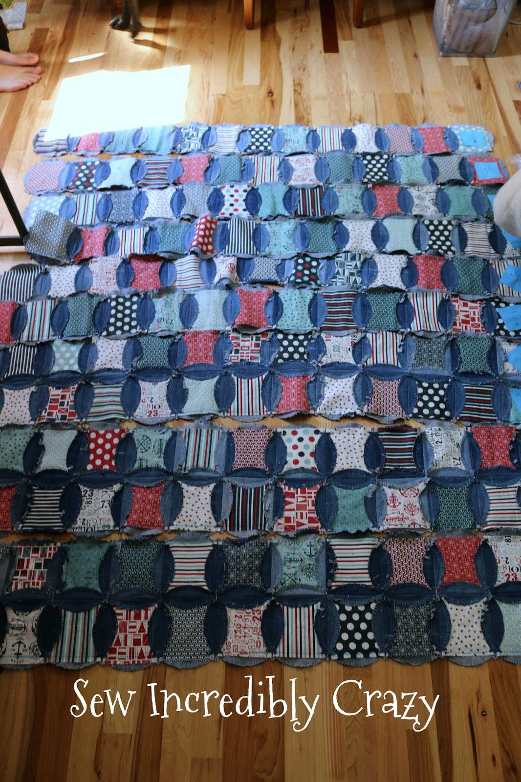 Sew Incredibly Crazy: My Blue Jeans Rag Quilt