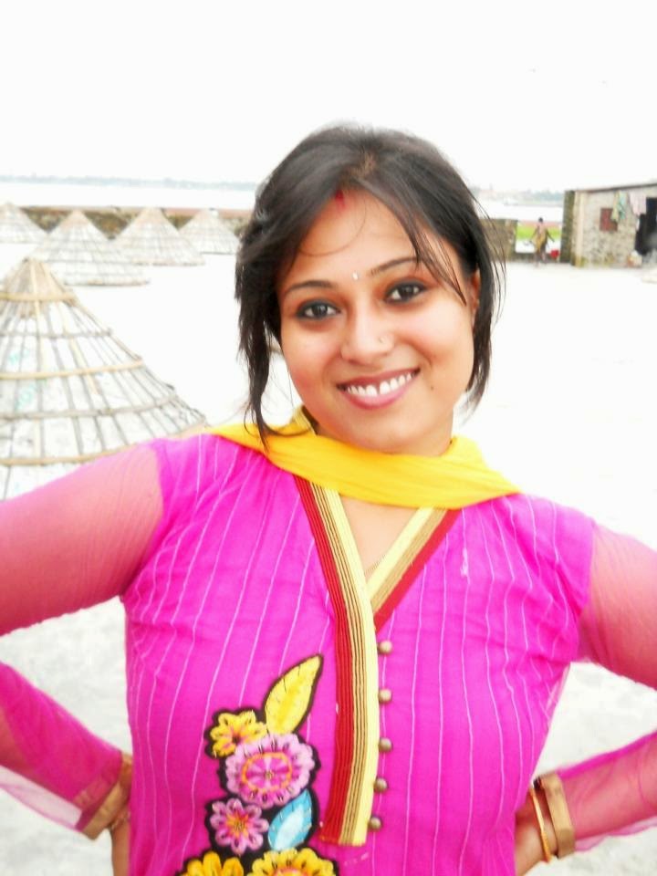 Payal Bhabhi In Sexy Looks Hot And Sexy