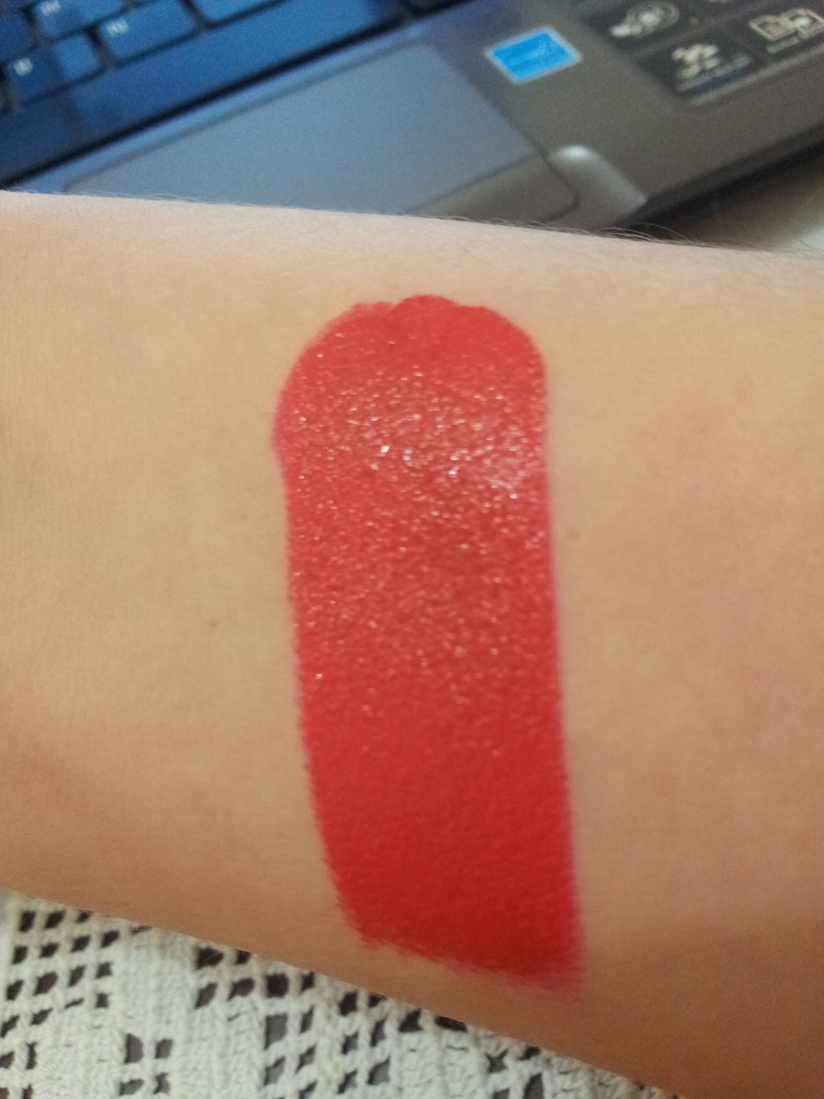 Makyajlı Kareler: AVON ULTRA COLOUR RİCH RUJ - RED 2000