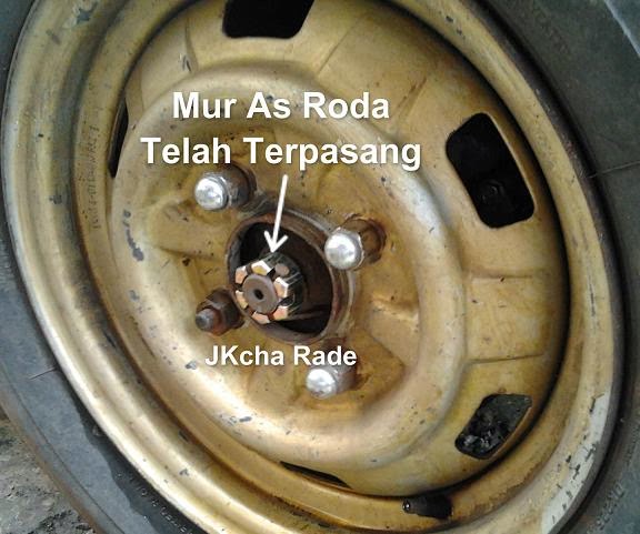 Daihatsu Charade G10 Indonesia: Mur dan ring per untuk as roda