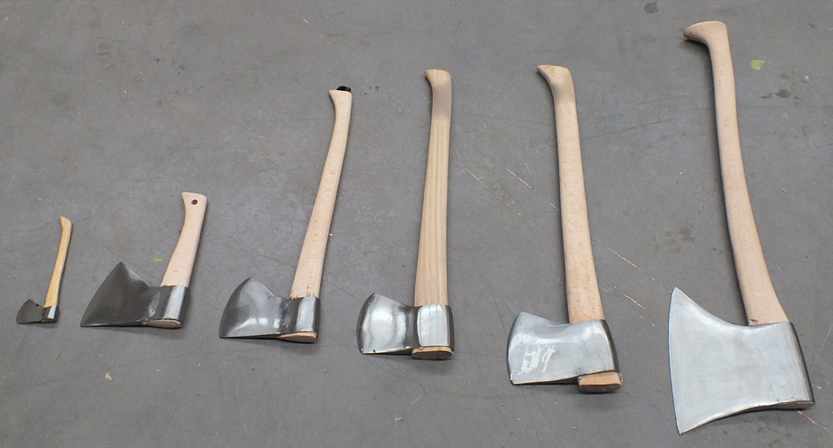 Hacha grande para cortar – Mesa para la cama