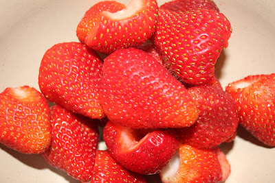 the BUTT'RY and BOOK'RY: Tutti Frutti New England Butt'ry Shelf Style