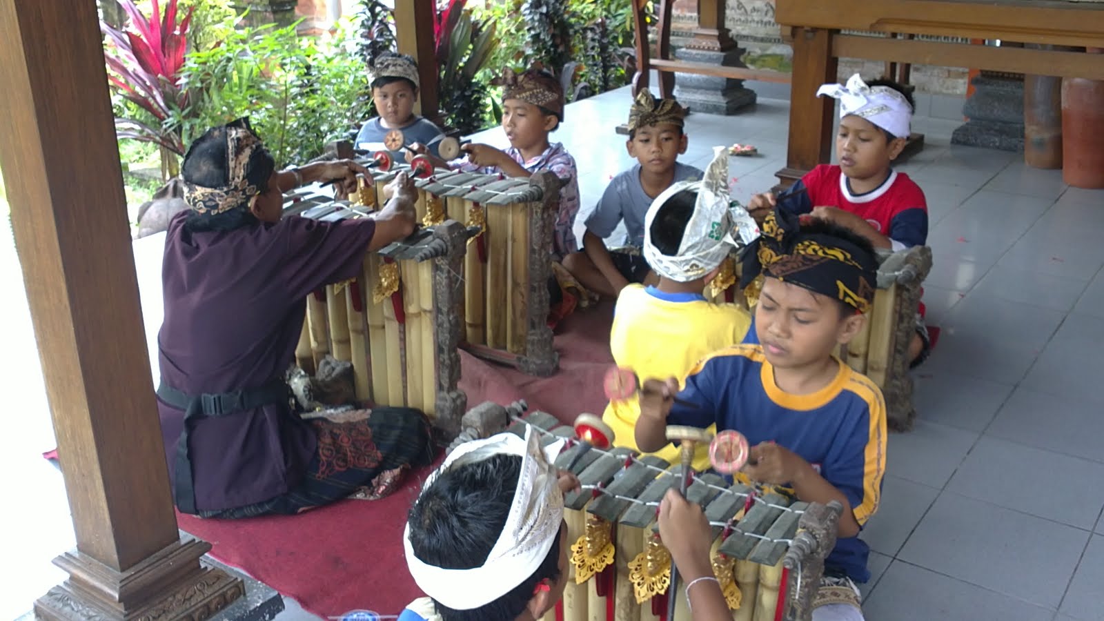 gamelan gender
