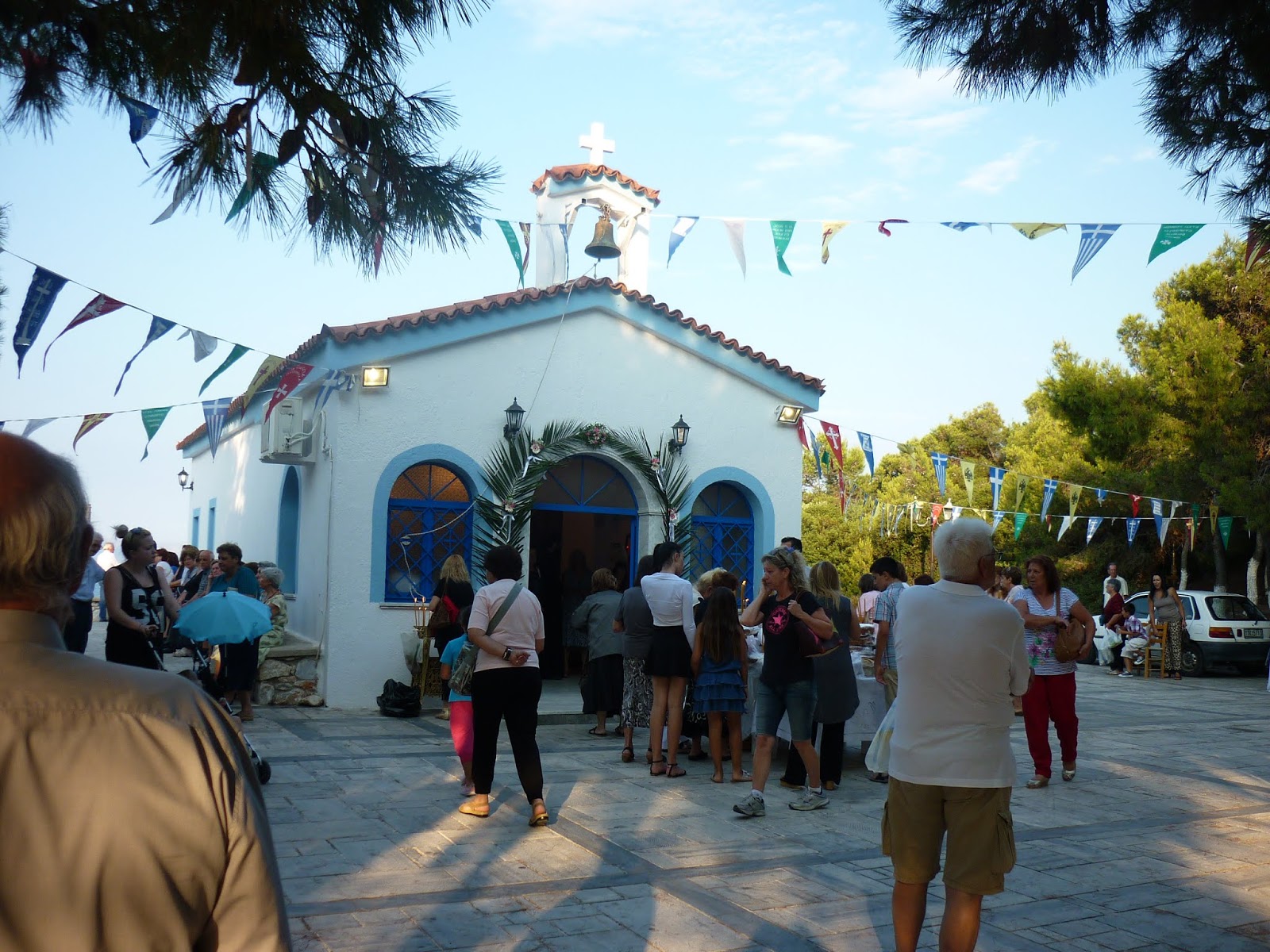 Η ΙΣΤΟΣΕΛΙΔΑ ΤΩΝ ΑΓΙΩΝ ΑΠΟΣΤΟΛΩΝ: ΠΛΗΘΟΣ ΚΟΣΜΟΥ ΚΑΙ ΕΦΕΤΟΣ ΣΤΟΝ ...