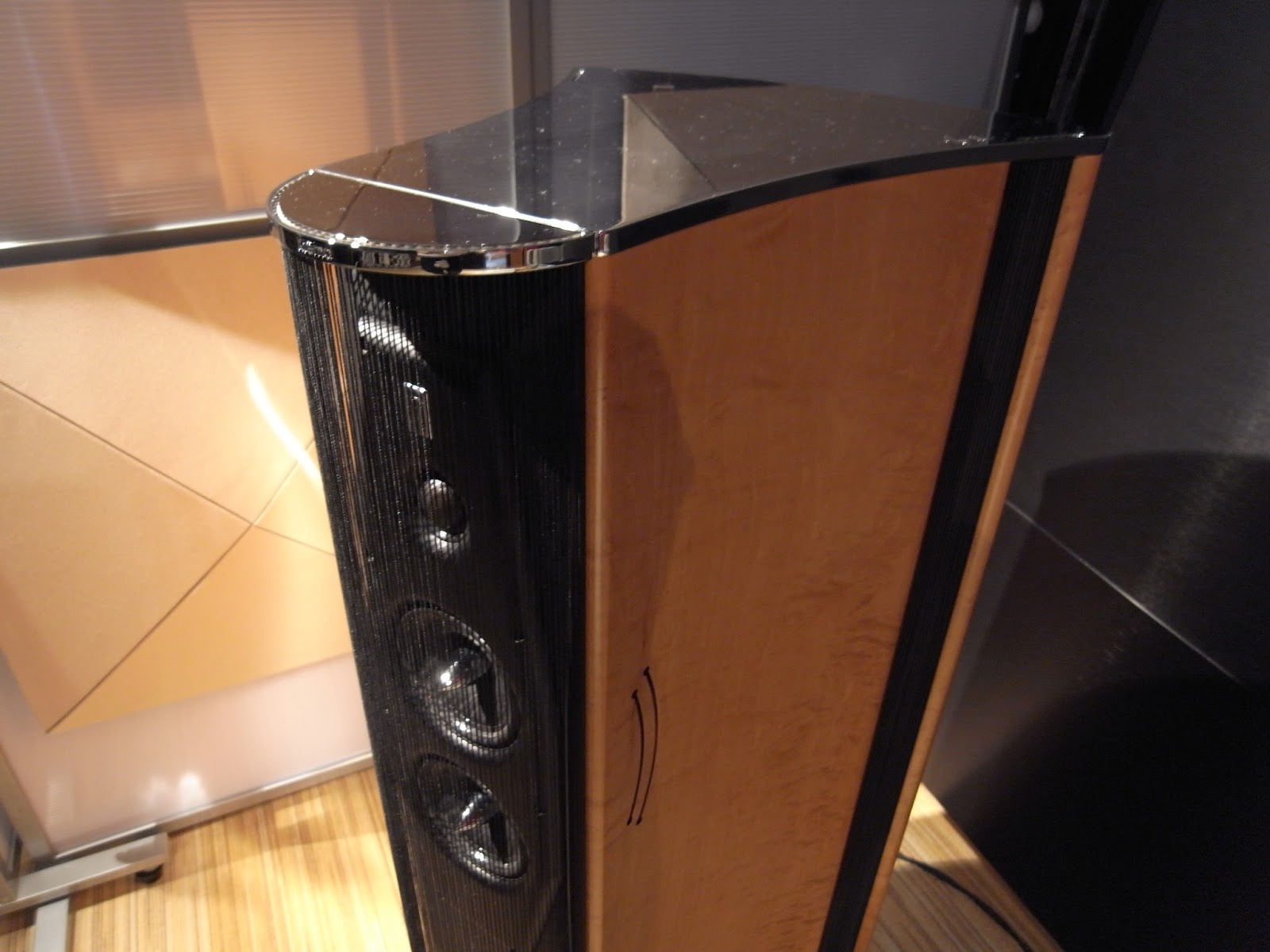 SIS AUDIO BLOG: イベント情報 FRANCO SERBLINのKTEMAを期間限定展示いたします！！