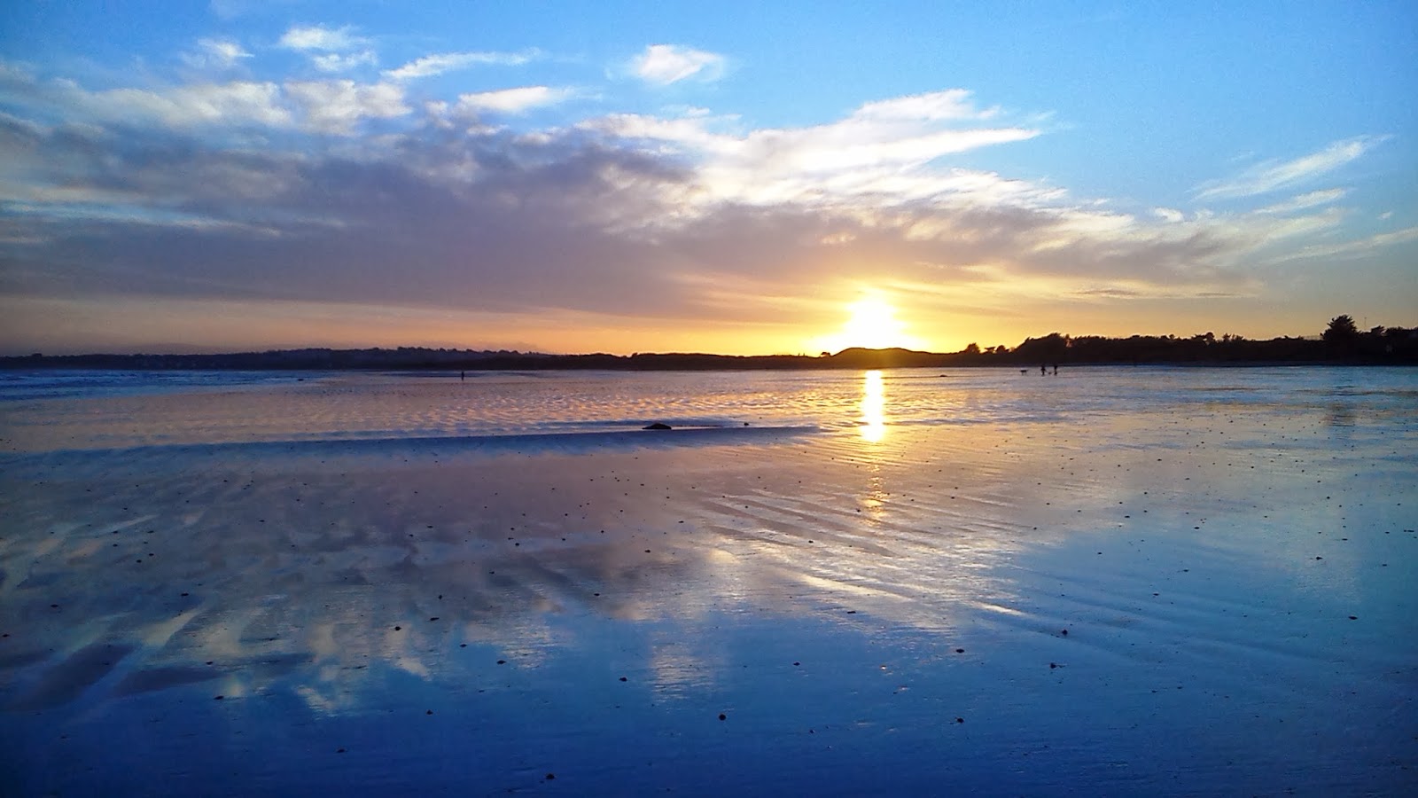 Patrick Comerford: A bright mid-winter sunset on the beach at Donabate