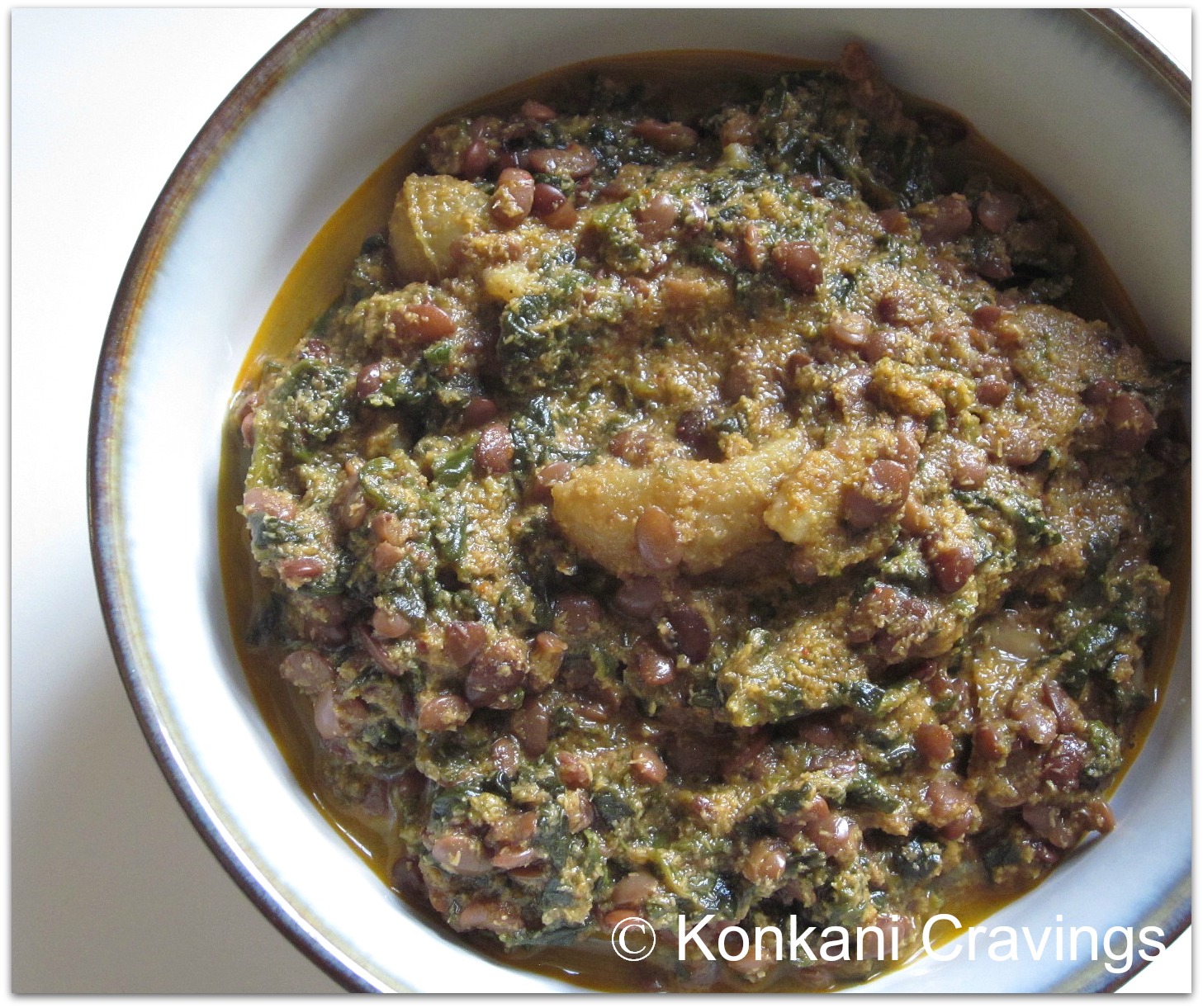 KONKANI CRAVINGS: Palak Kulitha Kodel (Spinach Horse gram Curry)