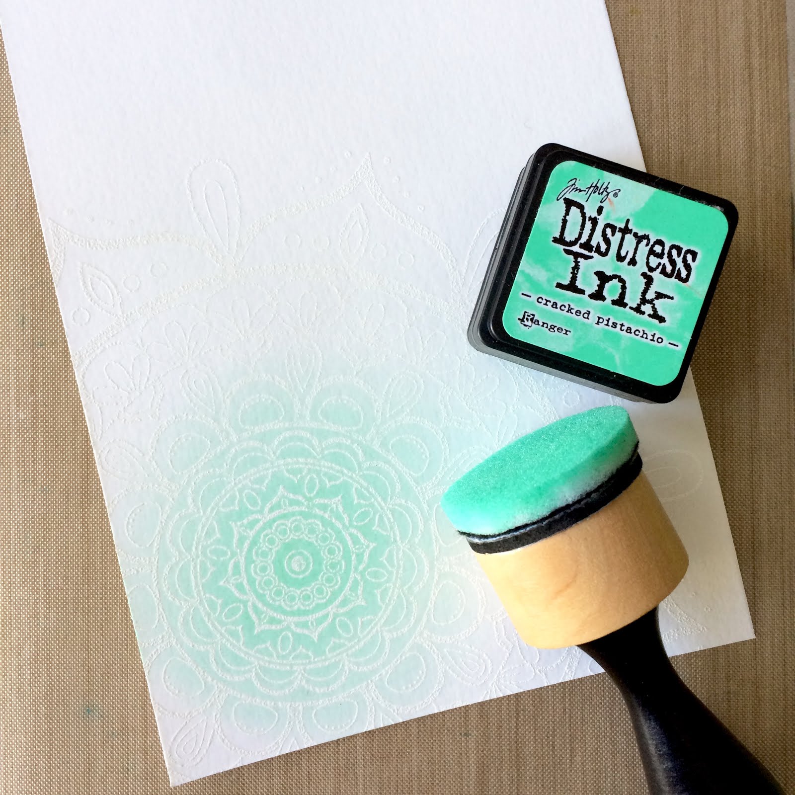 Create a smile: Distress Inks 1/4 * blending