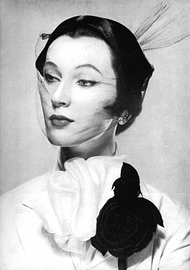 VINTAGE PHOTOGRAPHY: Dovima by Erwin Blumenfeld 1950