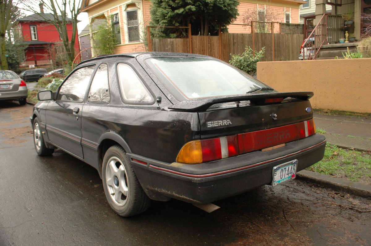 OLD PARKED CARS.: 1984 Ford Sierra.