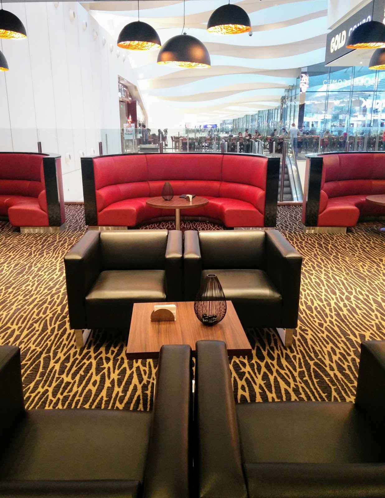 VOX Gold Gives New Meaning to “Dinner and A Show”