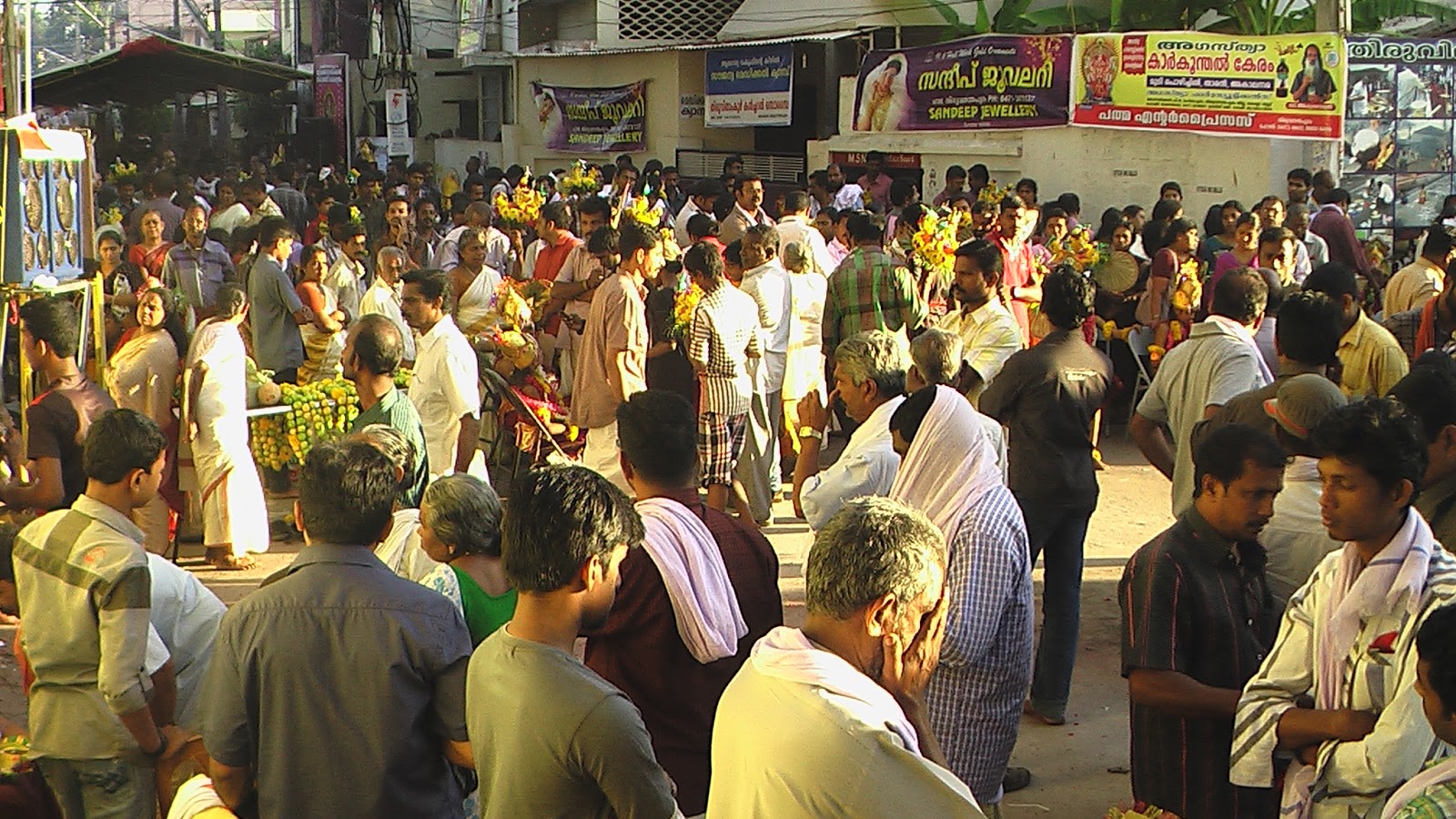 Attukalpongala: Kuthiyottam reaches Manacaud Sastha temple