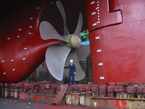 Marine Engineering : How does a Ship move forward? - Propeller and ...