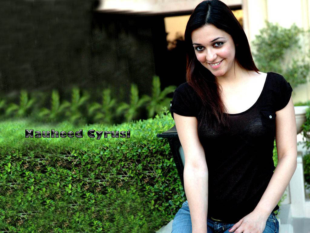 BEST IMAGES OF BOLLYWOOD ACTRESS: NAUHEED CYRUSI