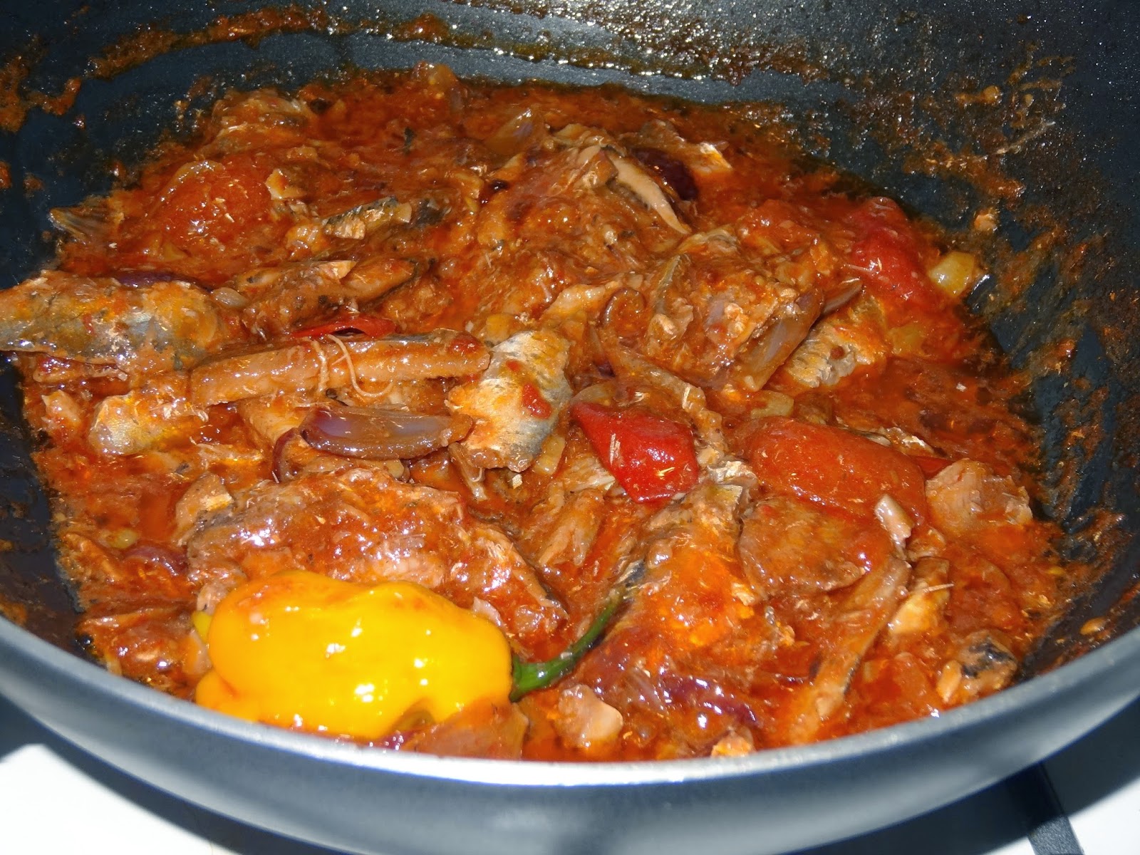Surinaams eten!: Sardientjes in tomatensaus op zijn Surinaams