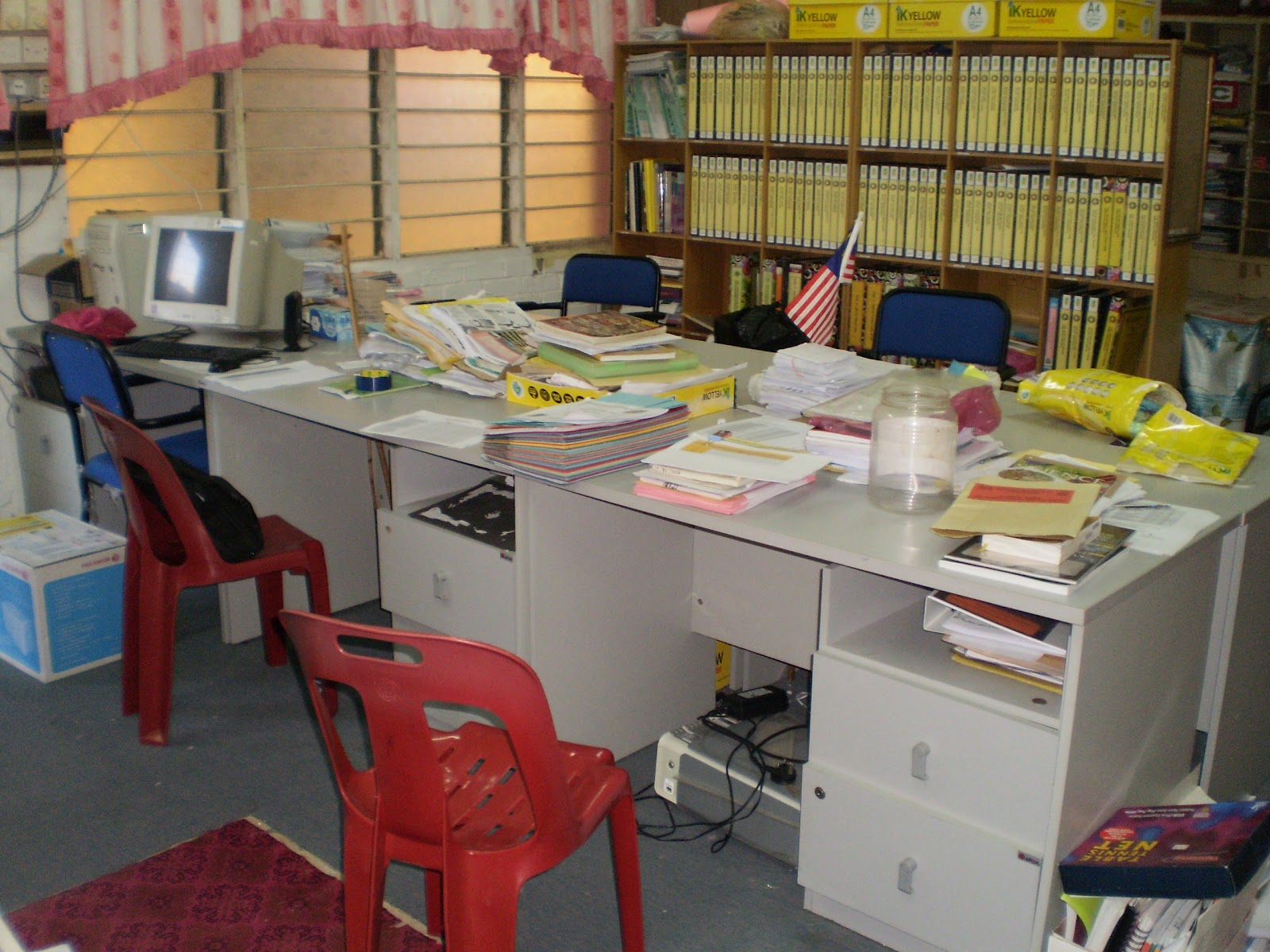SMK Kuala Pegang ::.: Rebonding Bilik Guru Kanan