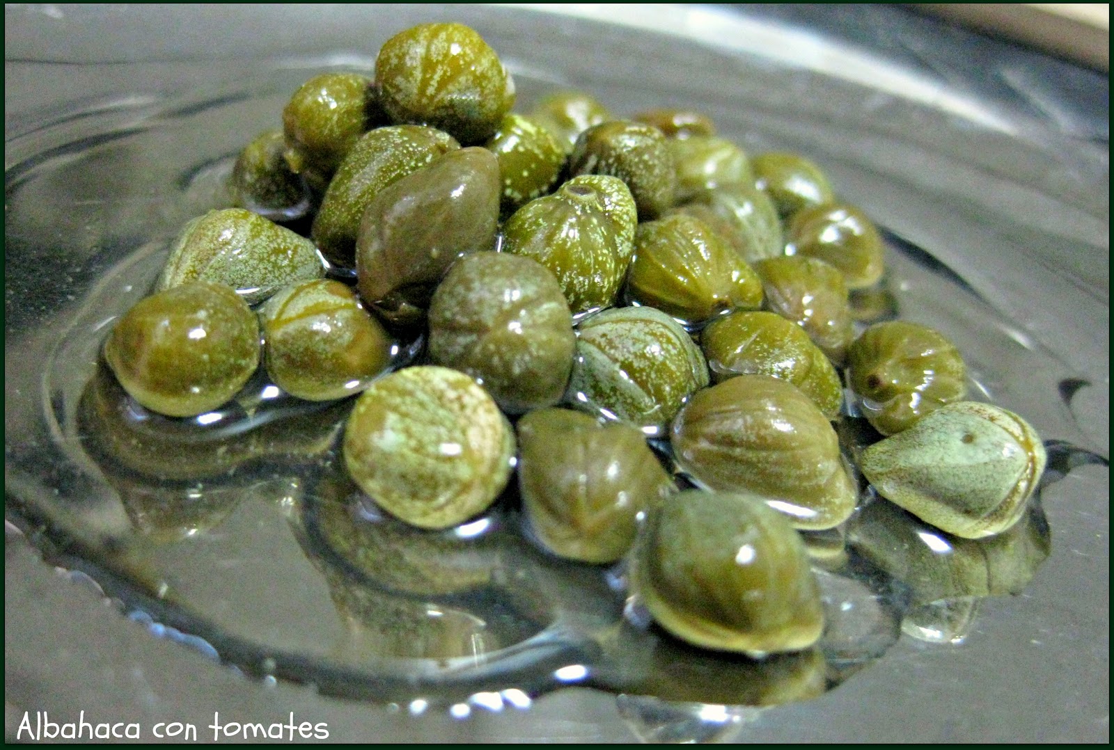 Albahaca con tomates: Merluza mediterránea