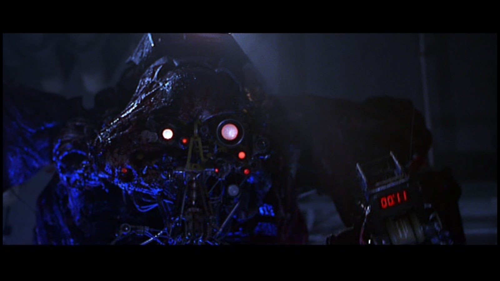 HORROR FOREVER: VIRUS aka WIRUS (1999)