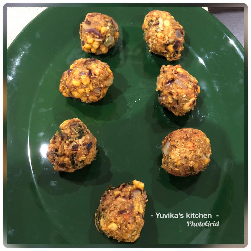 Yuvika's Kitchen: Masala Vada / Chattambade