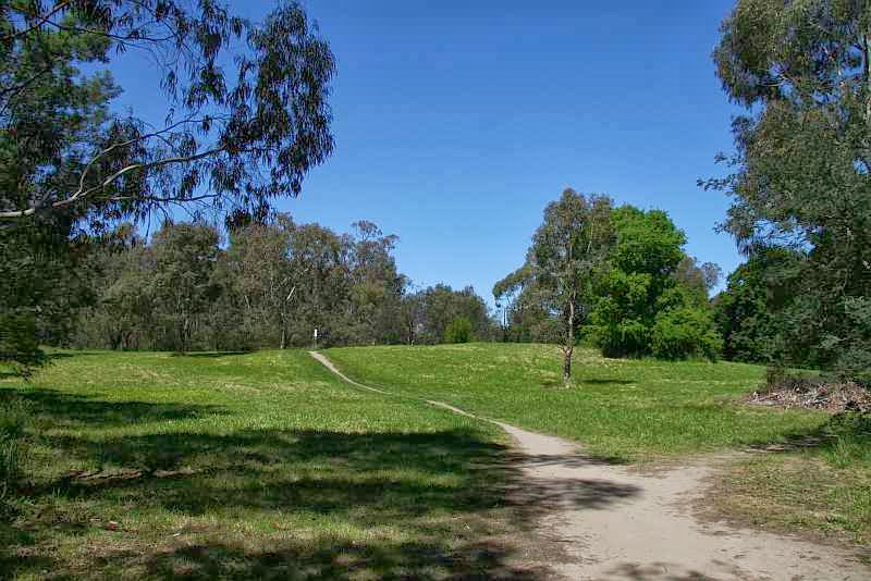 TRACKS, TRAILS AND COASTS NEAR MELBOURNE : Banyule Flats Reserve, Viewbank