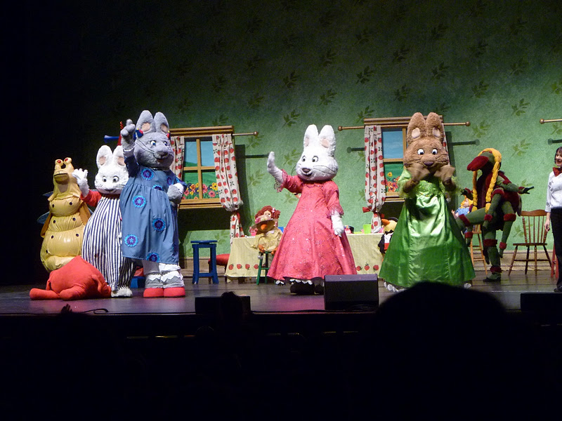 Evan and Lauren's Cool Blog: 10/19/11: Max and Ruby Bunny Party Live Show