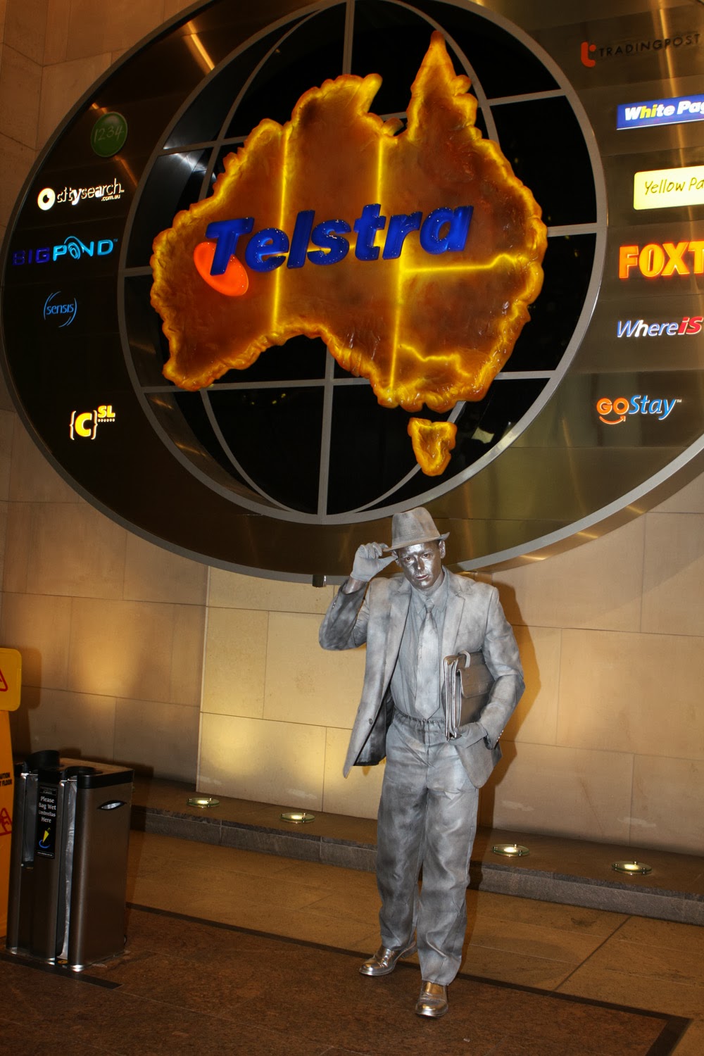 Human Statue Bodyart: Telstra Platinum Product Launch, Silver Human ...
