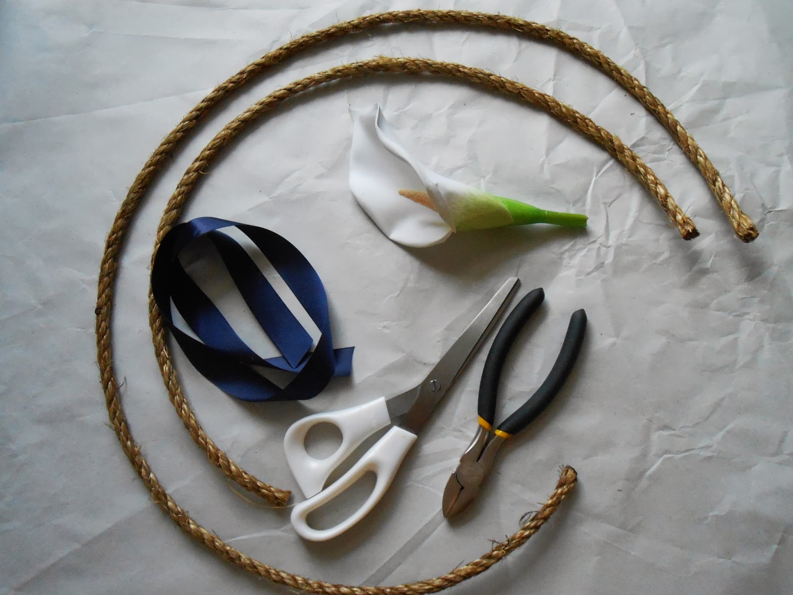 Beyond the Cookie Cutter: Simple Rope Wedding Decor