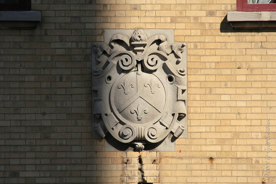Public Art in Chicago: The Y-Symbol / Municipal Device..