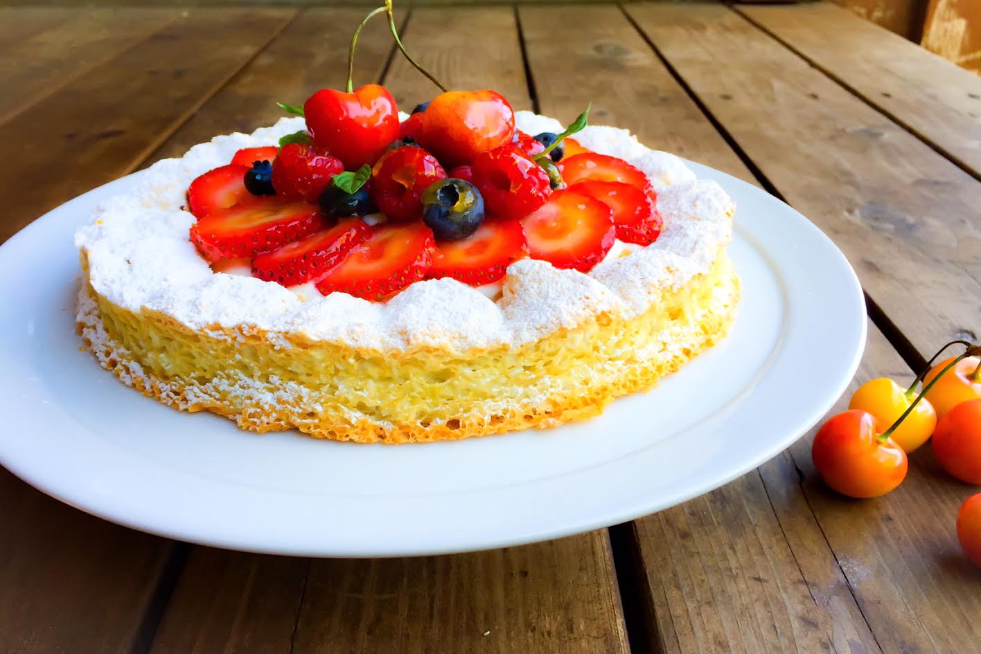 La Fabrique Gourmande: Dacquoise Coco aux Fruits Rouges et sa Chantilly ...