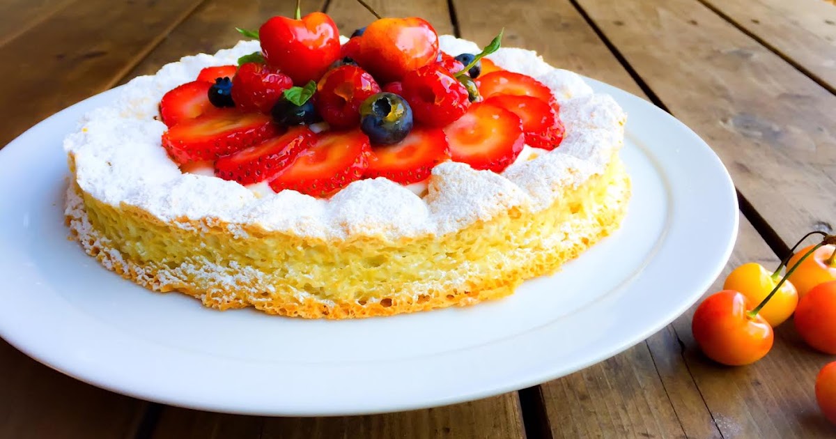 La Fabrique Gourmande: Dacquoise Coco aux Fruits Rouges et sa Chantilly ...