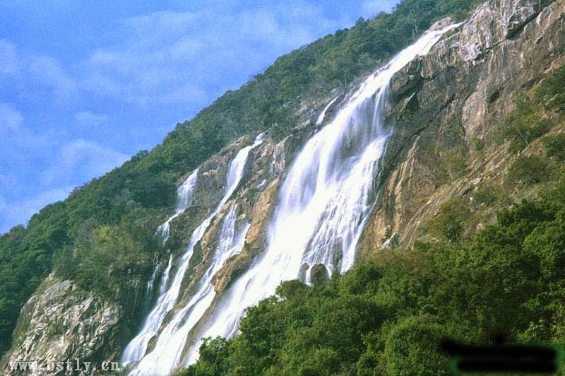 Guangdong Travel Guide: Grand Waterfall in Baishui Village