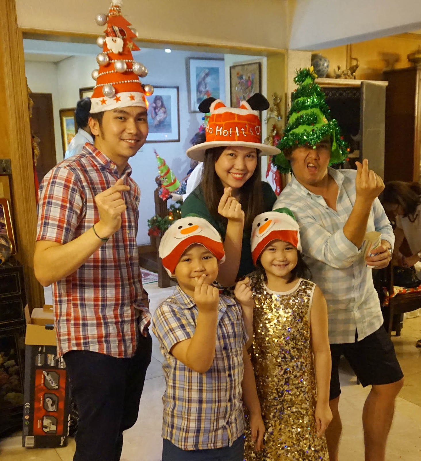 MrsMommyHolic: Crazy Christmas Hat Party!