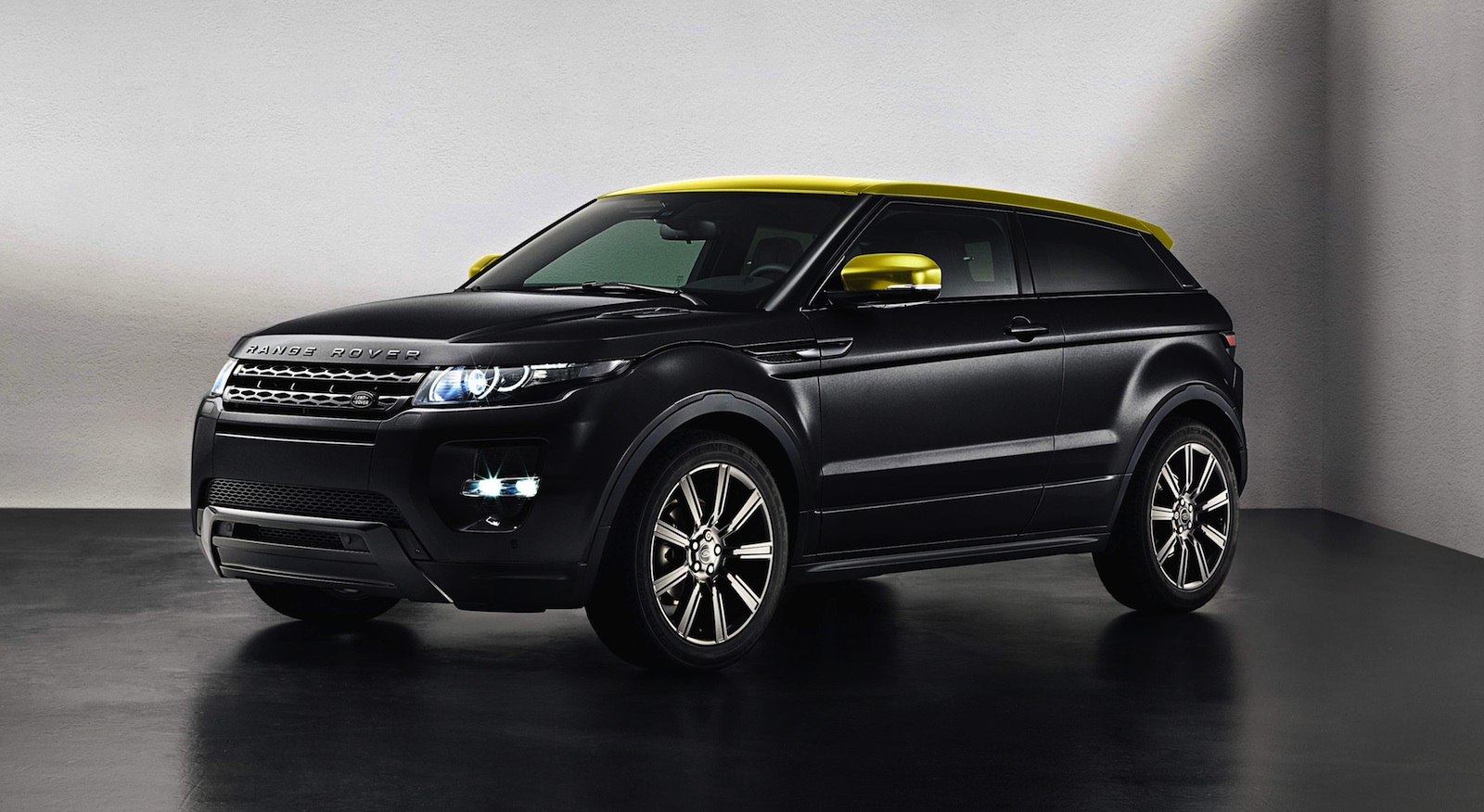 ZeroCars: Range Rover Evoque Sicilian Yellow.