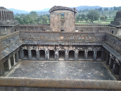 Mandla Ramnagar moti mahal (m.p.) india pics | मंडला रामनगर मोती महल