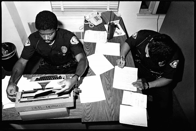 20 Unbelievable Retro Photos of Los Angeles Police Officers During the ...