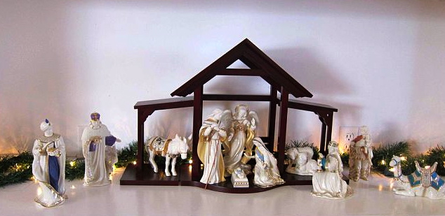 the cul-de-sac: Home for the Holidays: Our Nativity Scene