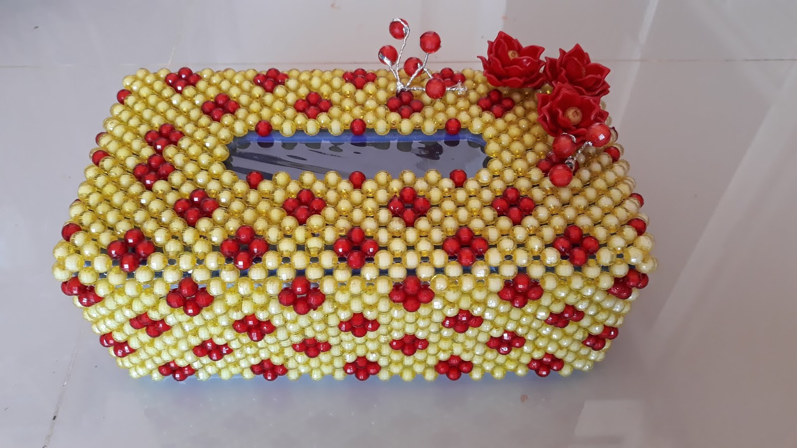 MANIK-MANIK MOTE AKRILIK GALERI MAHESA: KOTAK TISU DAN TEMPAT SERBET