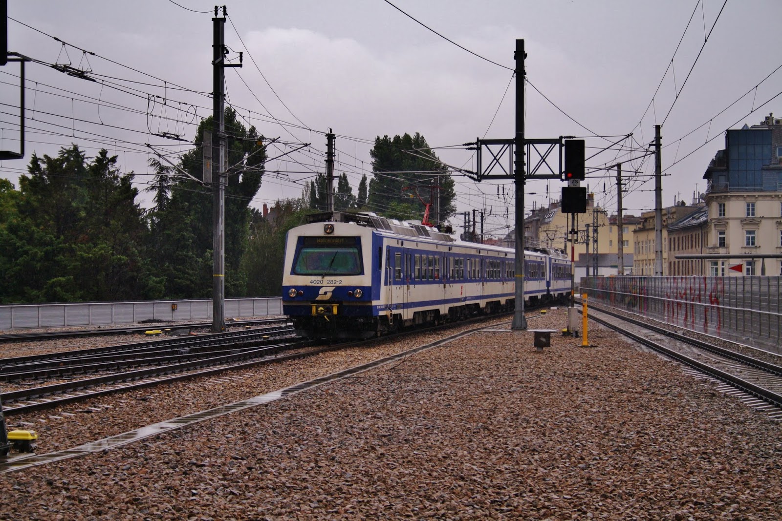 Unterwegs mit dem Donauwalzer -Mein Reisetagebuch: 50 Jahre Schnellbahn ...