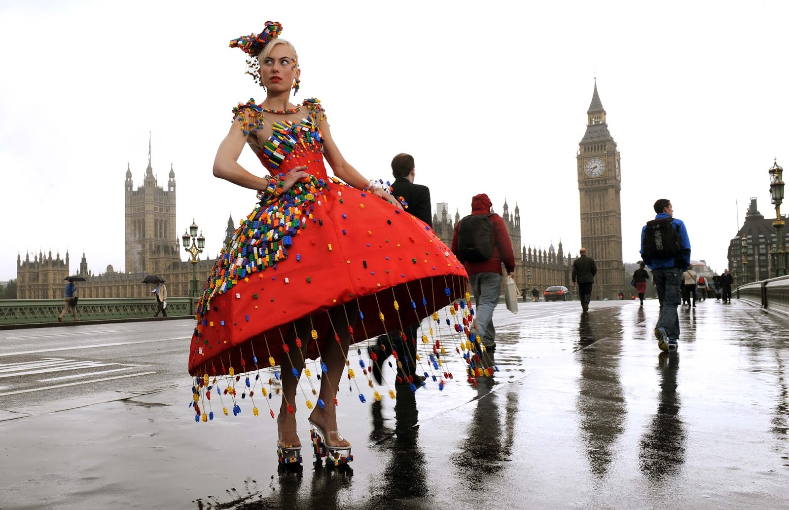 Cycle in Heels : THE LEGO DRESS FOR THE FASHION WEEK