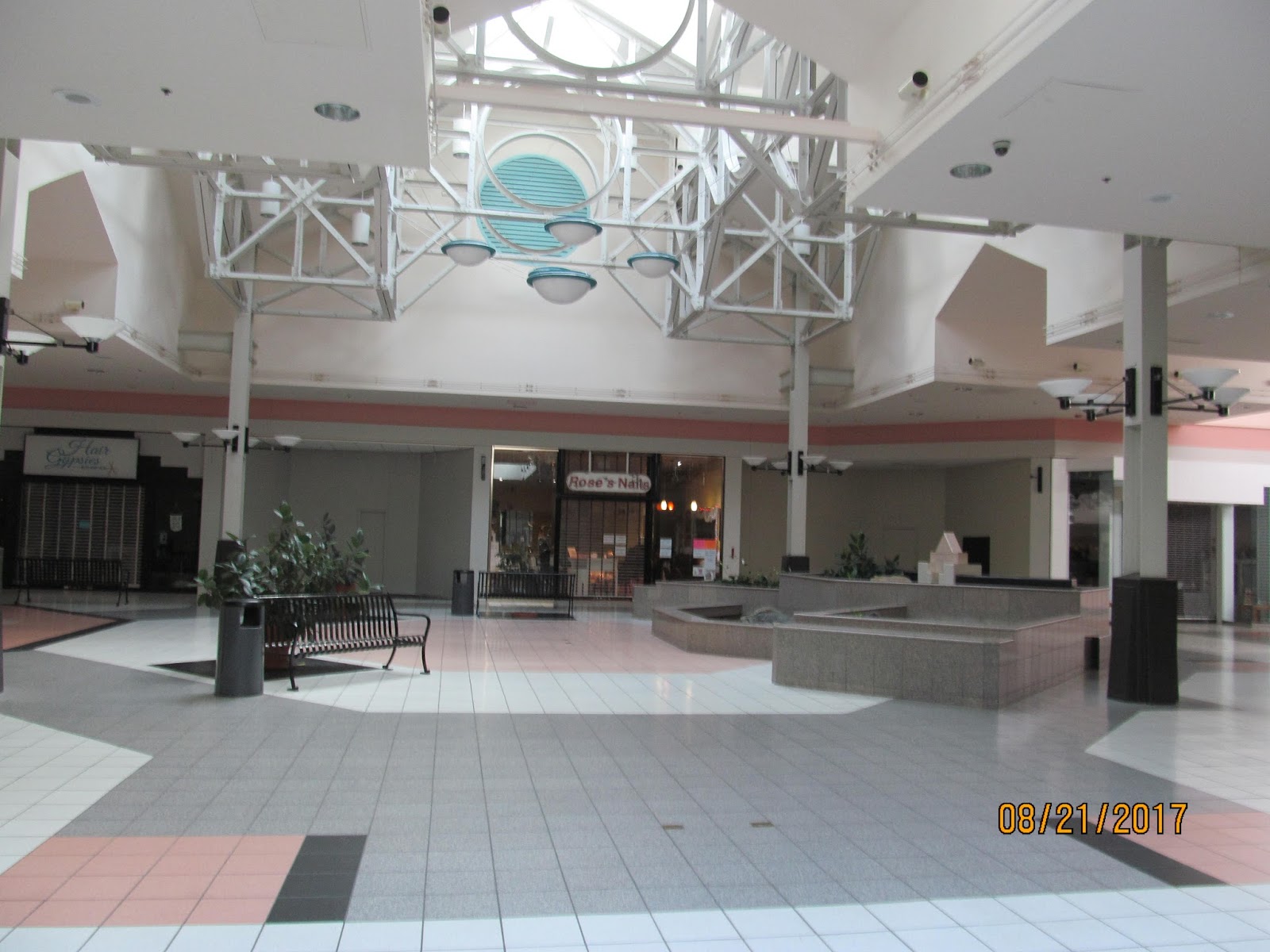 Trip to the Mall: Illinois Star Centre Mall- (Marion, IL)