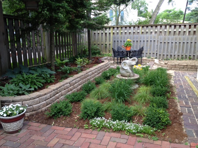 Living in Des Moines: Boring to Brilliant ~ Garden Transformation