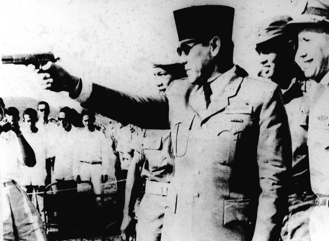 WARNA KEHIDUPAN: SEJARAH KONFRONTASI INDONESIA VS MALAYSIA