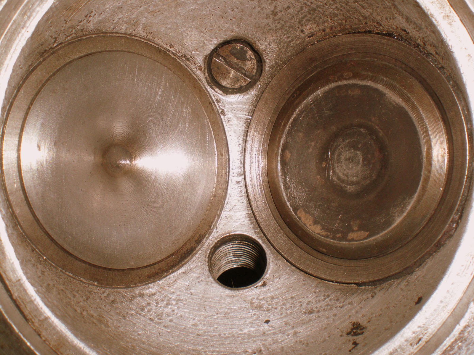 HomοRαtuς: decarbonising/decoke enfield cylinder head-piston