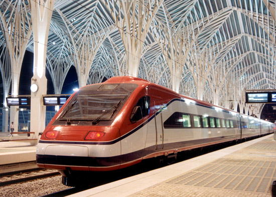 O António Maria: O regresso dos comboios