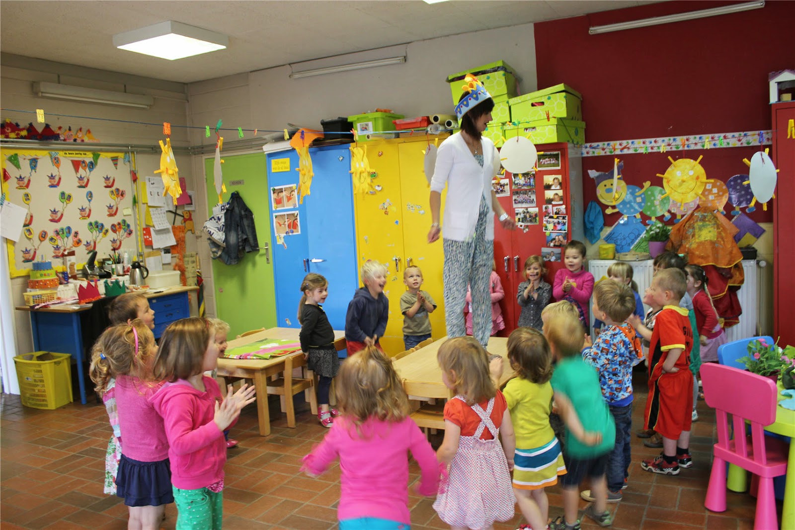 welkom in de Julesklas: ONZE JUF ELS IS JARIG!!